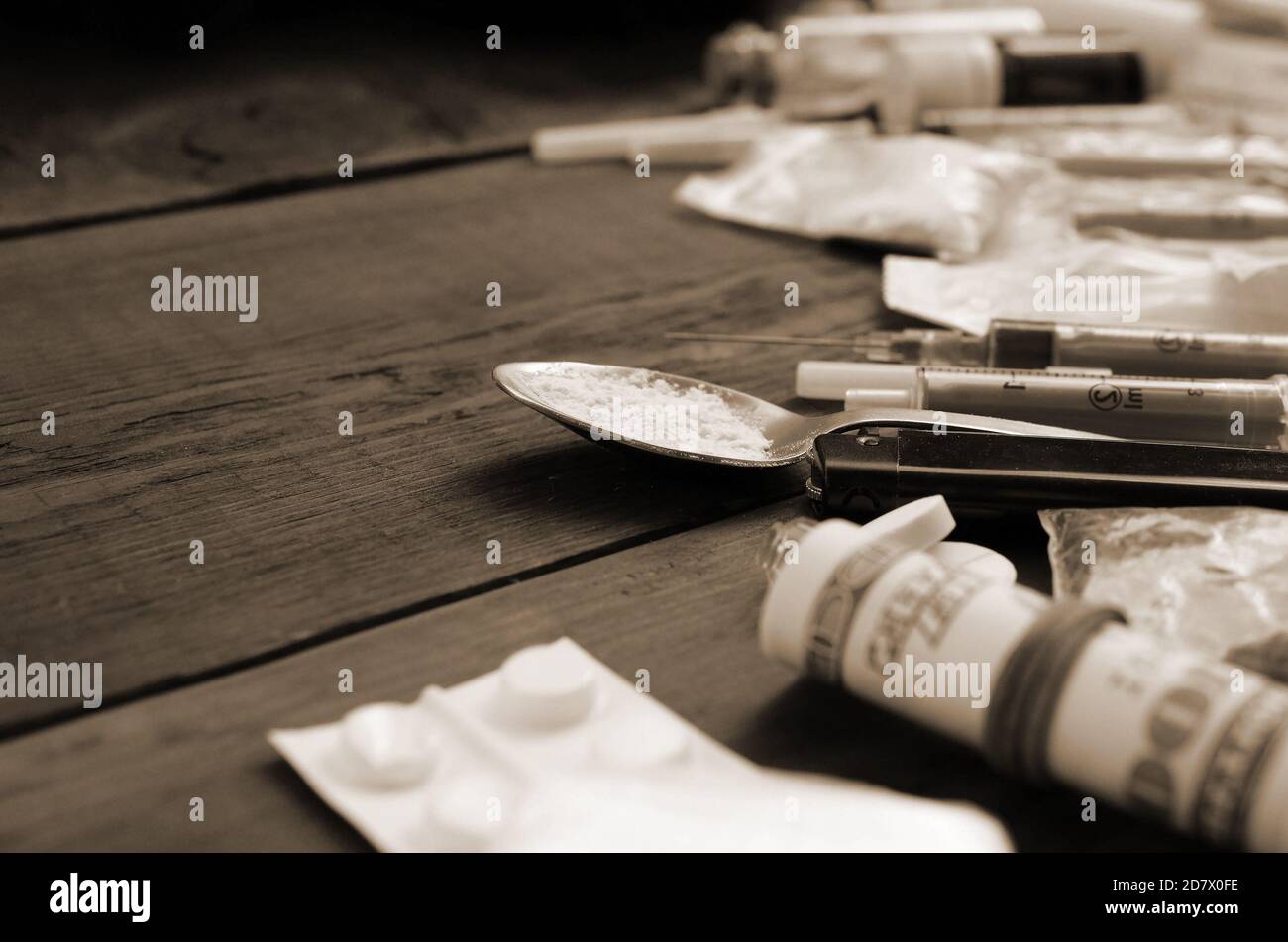 A lot of narcotic substances and devices for the preparation of drugs ...