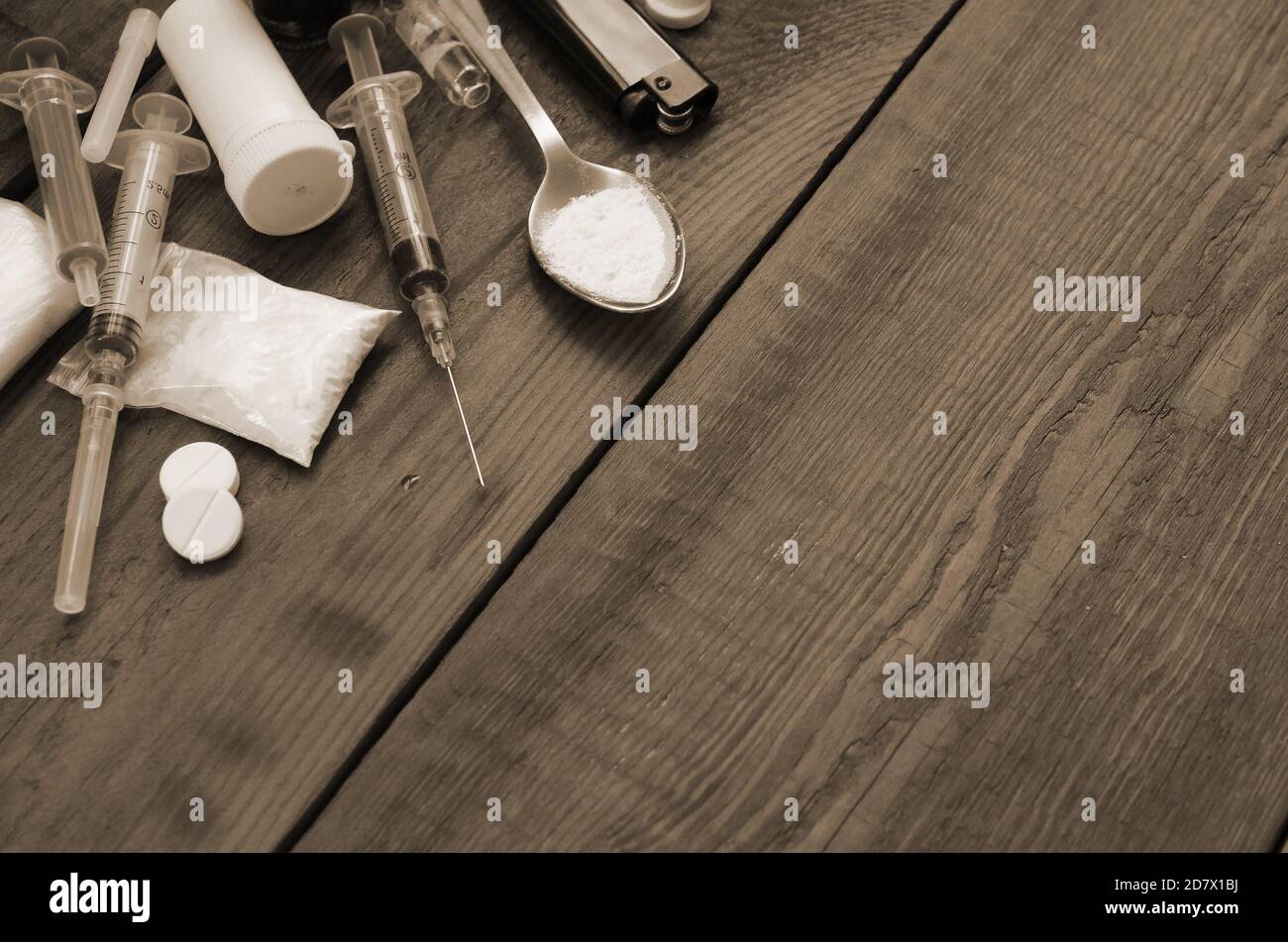 A lot of narcotic substances and devices for the preparation of drugs ...