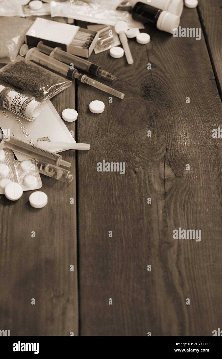 Breaking matches hi-res stock photography and images - Alamy