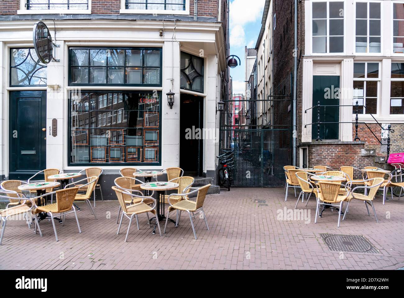 Brick alley cafe hi-res stock photography and images - Alamy