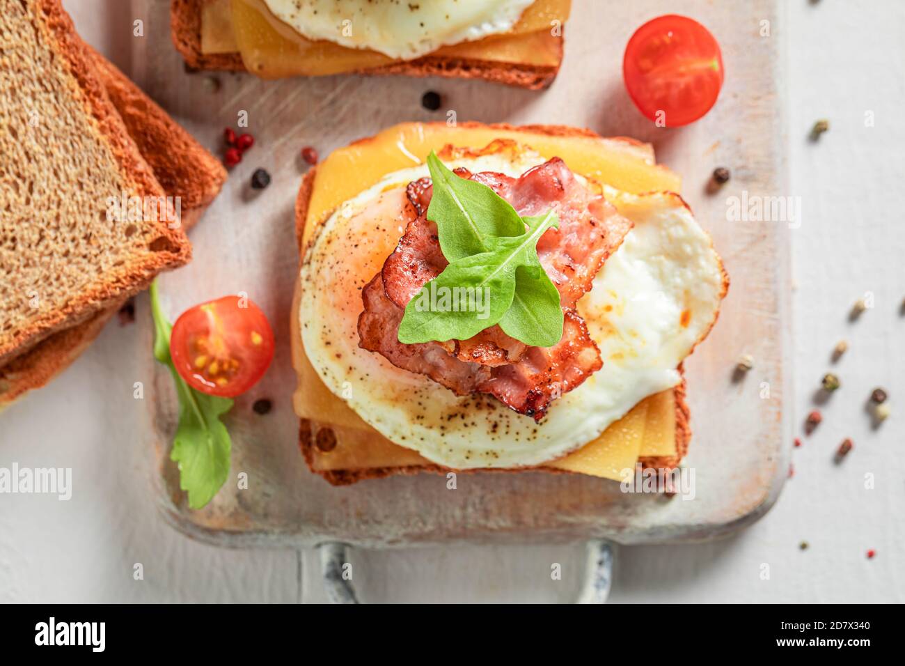 Crunchy toast egg bacon hi-res stock photography and images - Alamy