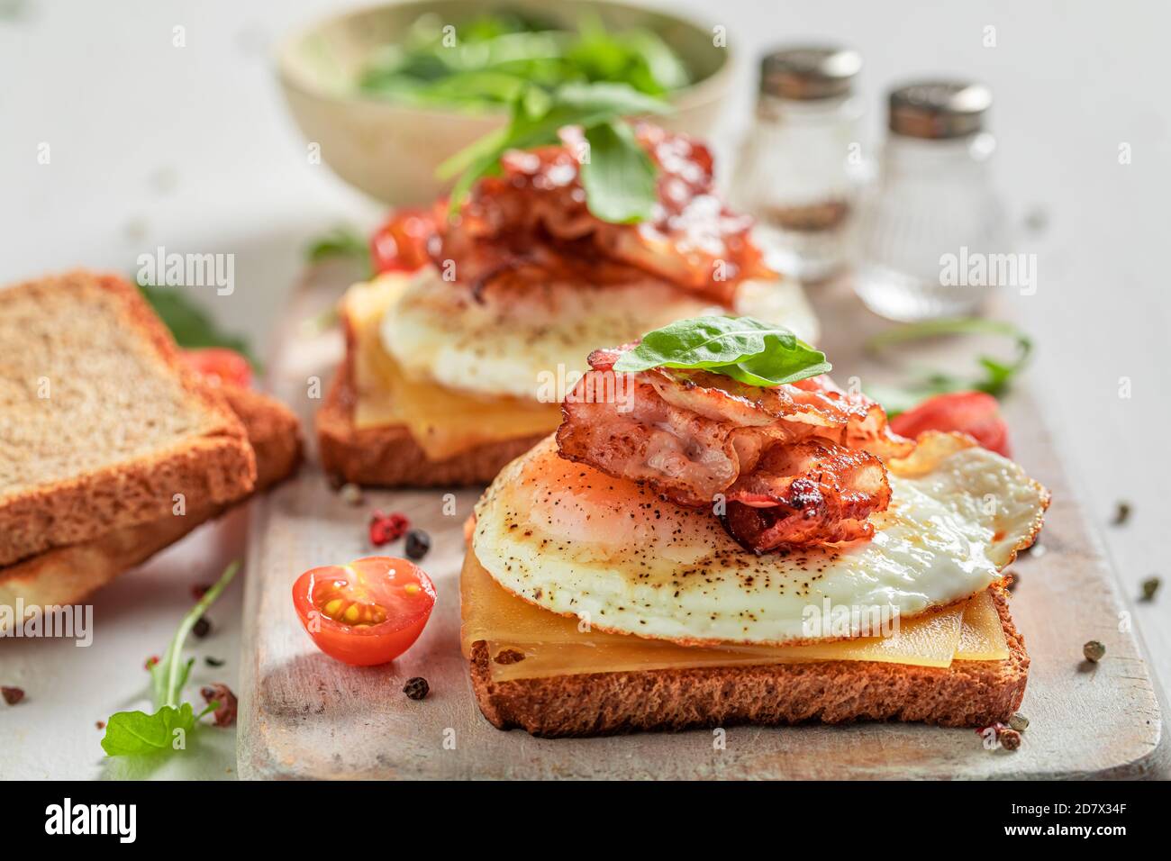 Crunchy toast egg bacon hi-res stock photography and images - Alamy