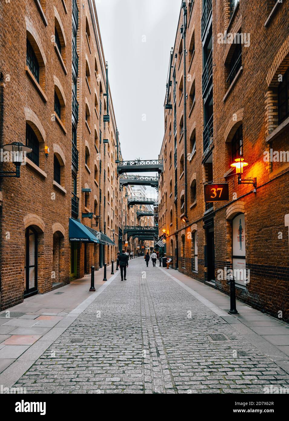 Shad thames hi-res stock photography and images - Alamy