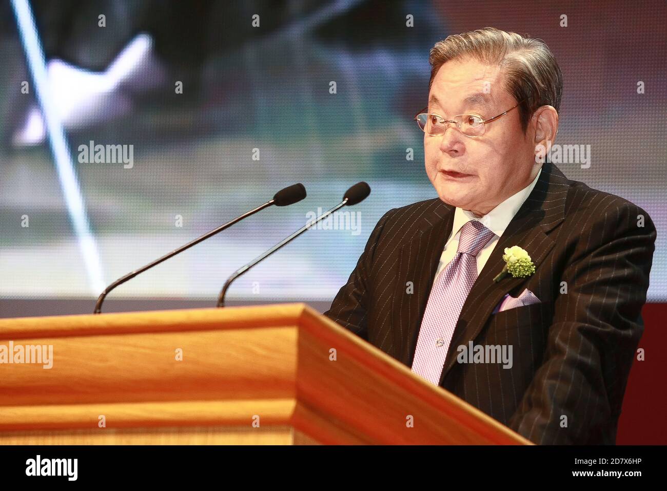 Man hee lee hi-res stock photography and images - Alamy