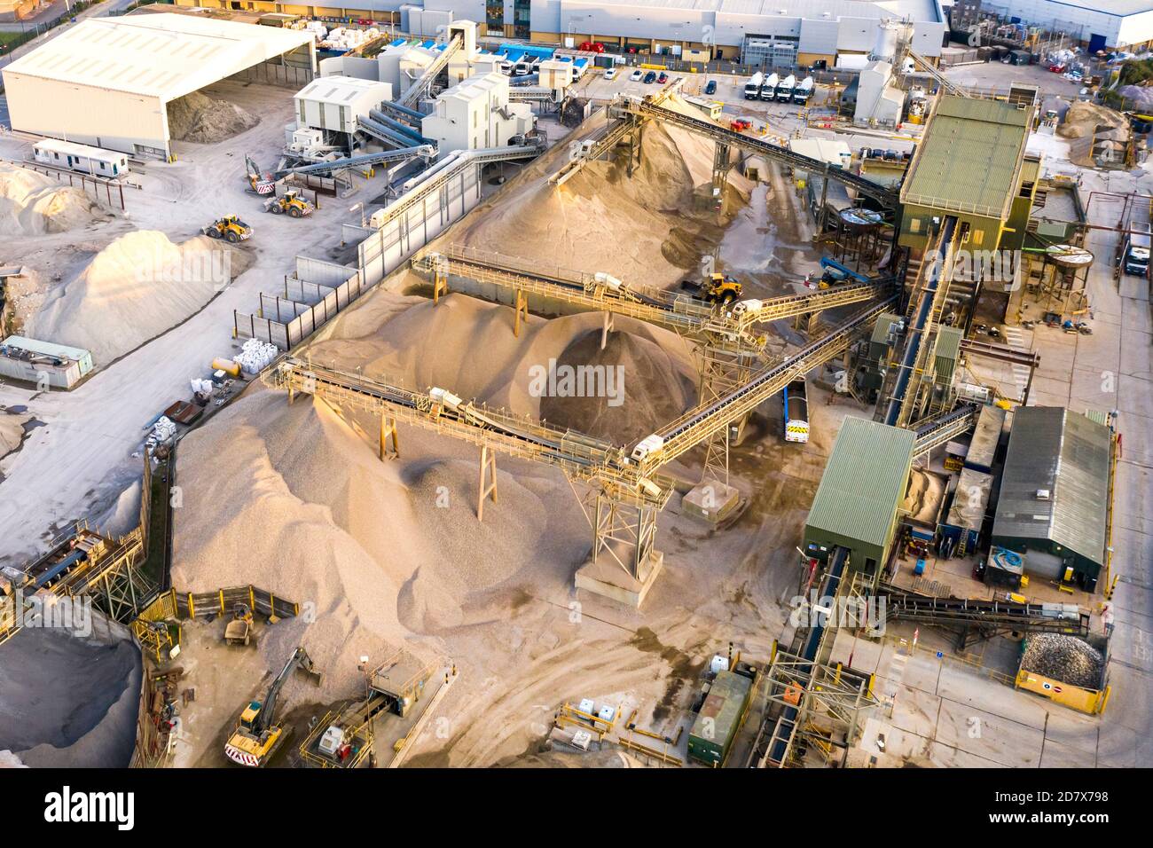 Concrete processing plant hi-res stock photography and images - Alamy