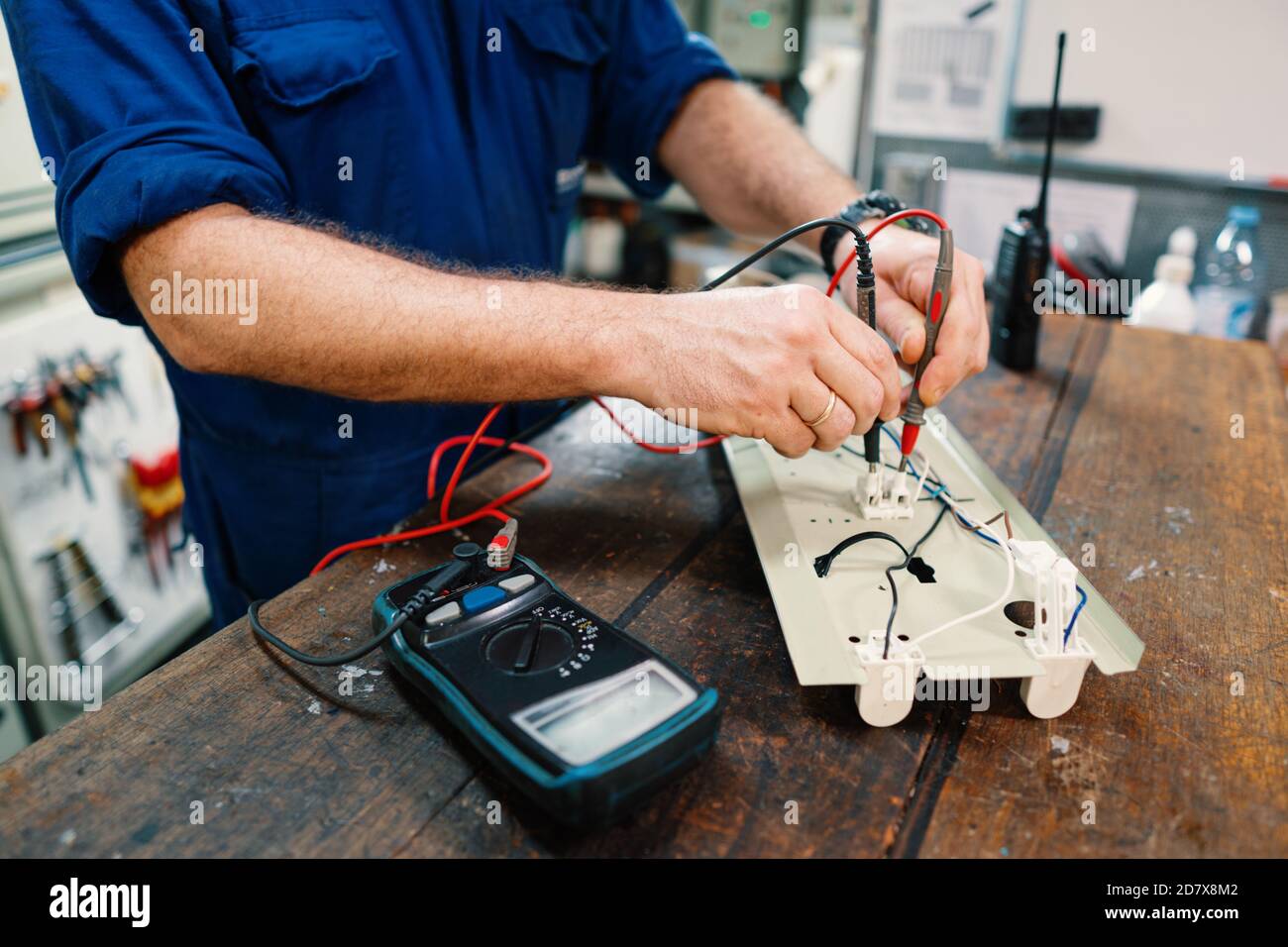 Electrical engineer hi-res stock photography and images - Alamy