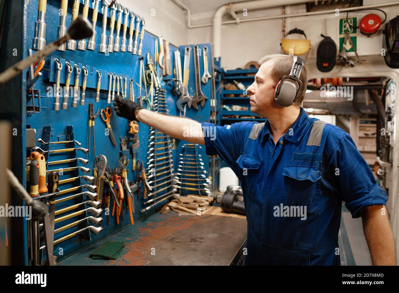 Engineer command hi-res stock photography and images - Alamy
