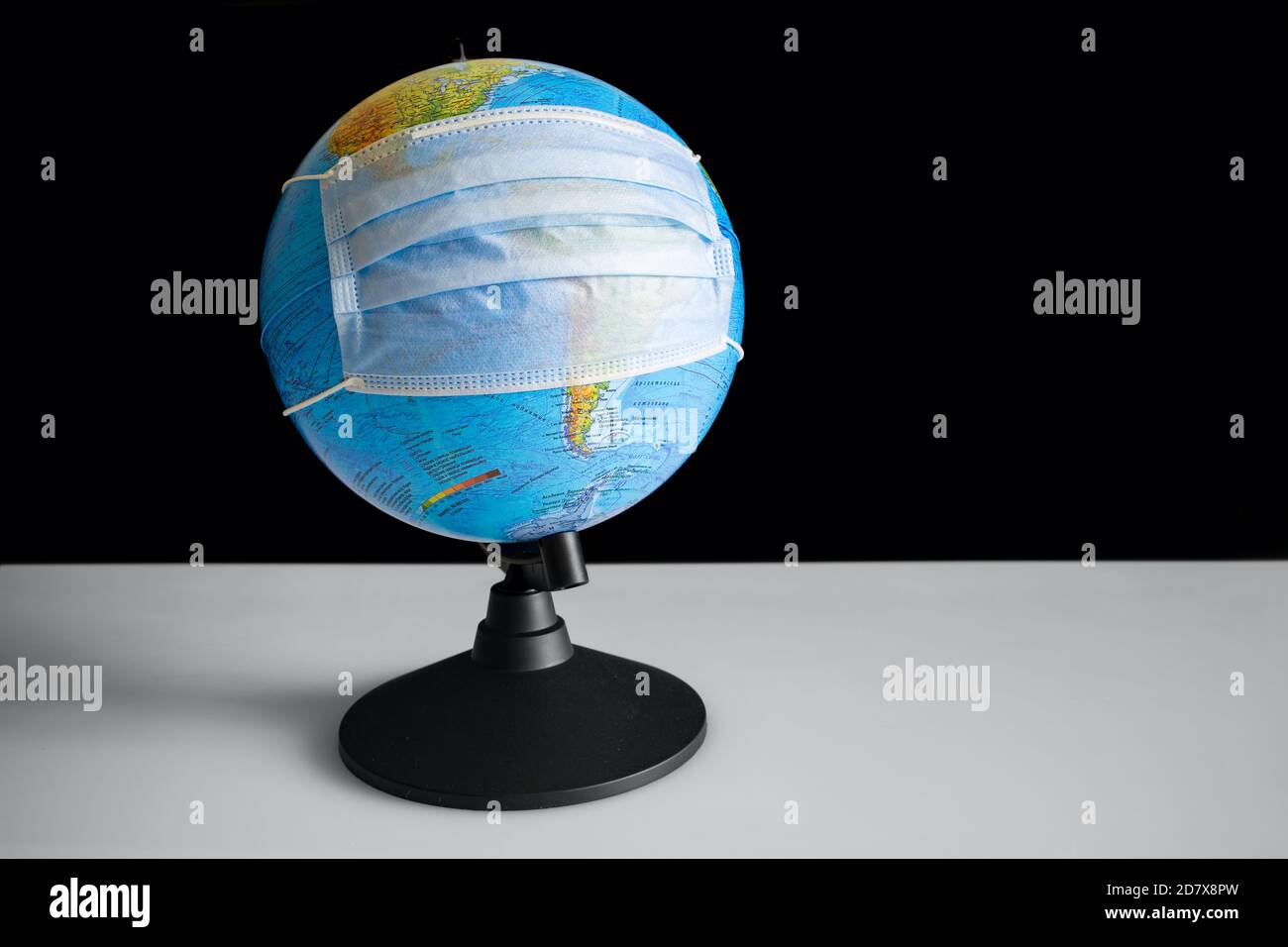 Medical mask world map hi-res stock photography and images - Alamy