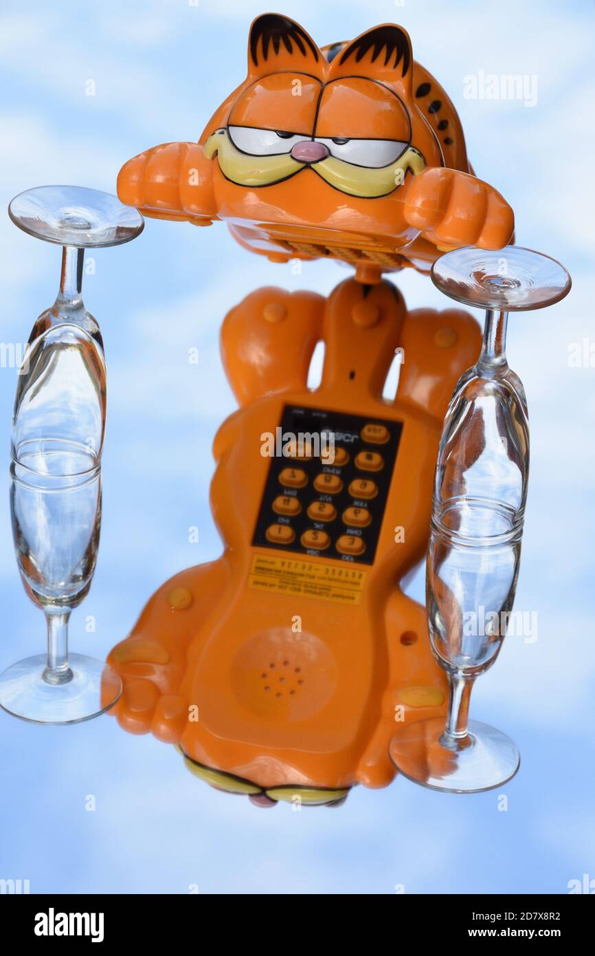 Push button garfield telephone hi-res stock photography and images - Alamy