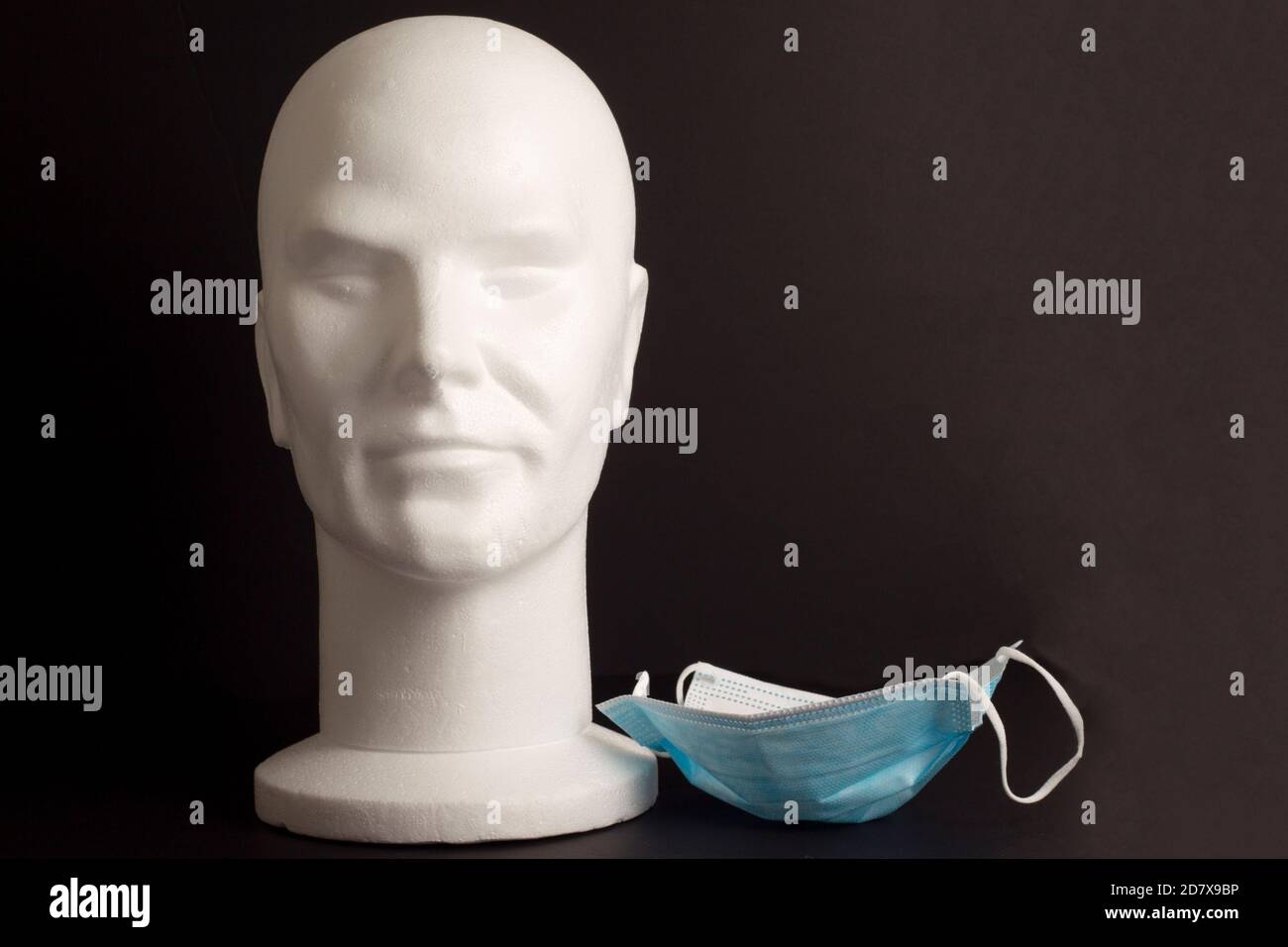 white bust of mannequin with blue hygienic mask next to Stock Photo - Alamy