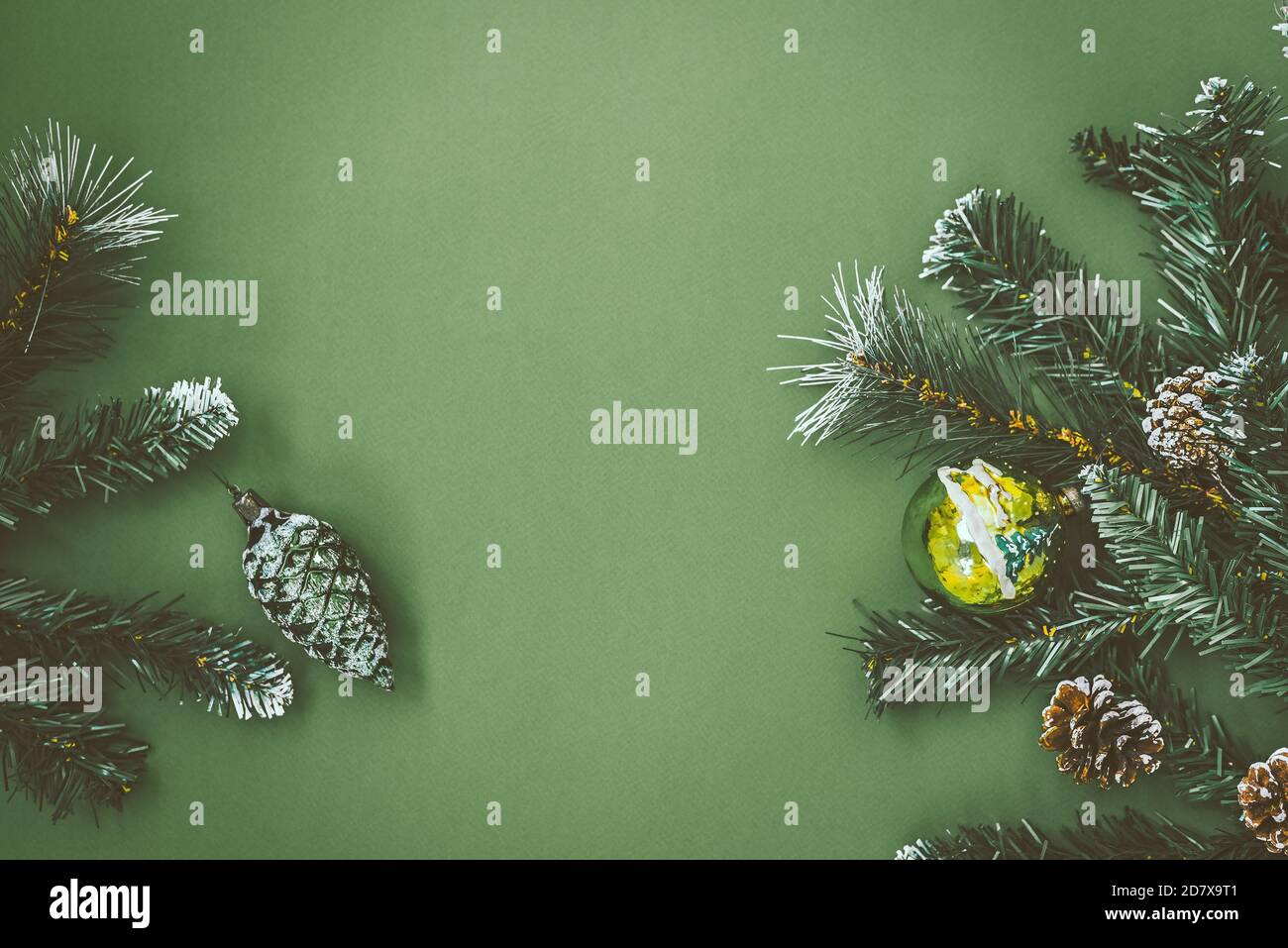 Green christmas background hi-res stock photography and images - Alamy