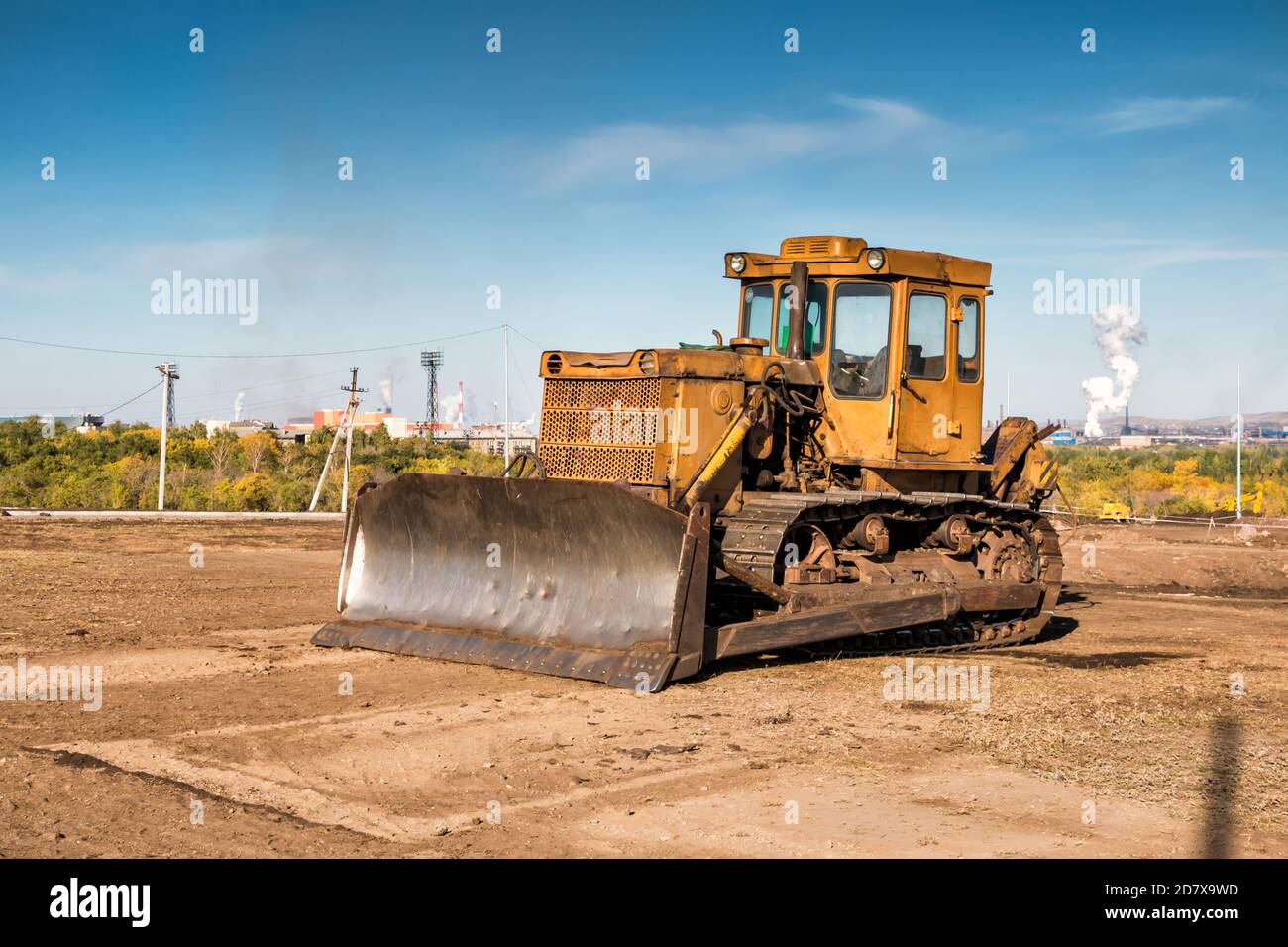 Yellow bulldozer on the construction site Stock Photo - Alamy
