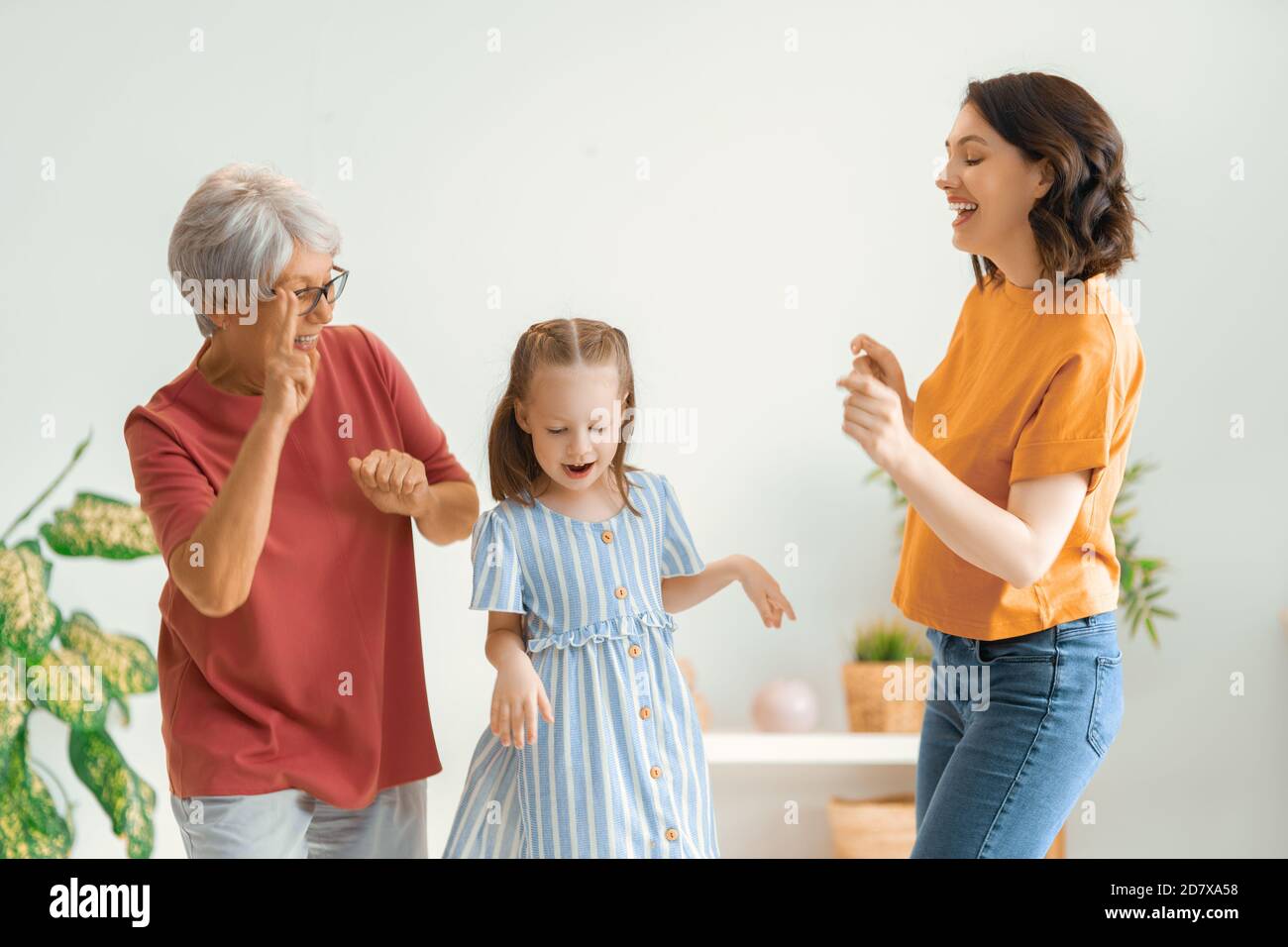 Grandma dancing hi-res stock photography and images - Alamy