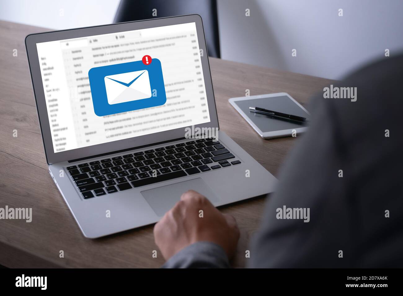 Mail Communication Connection message to mailing contacts phone Global ...