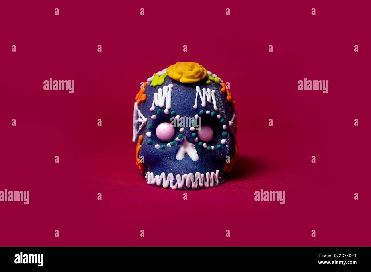 Dia de los muertos altar ugar skull hi-res stock photography and images ...