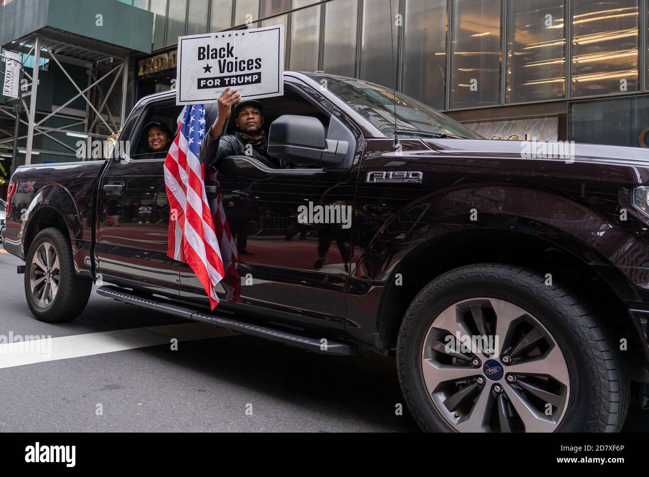 NEW YORK, NY – OCTOBER 25, 2020: Pro-Trump rally and convoy of cars ...