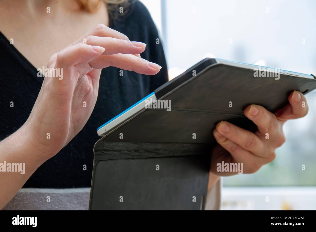 Woman uses tablet at home Stock Photo - Alamy