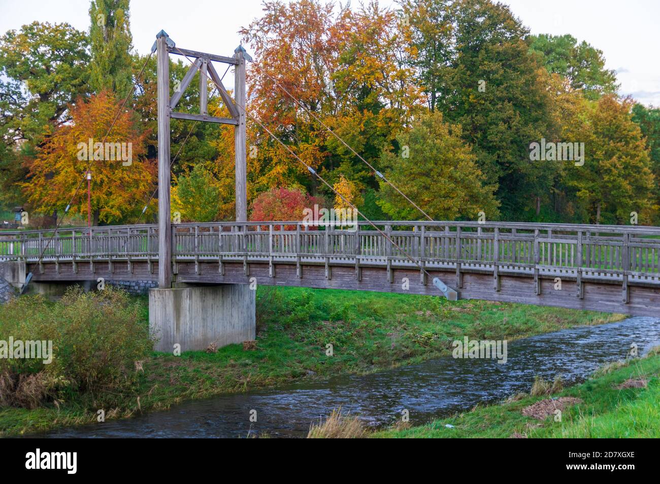 Suspended pathway hi-res stock photography and images - Alamy