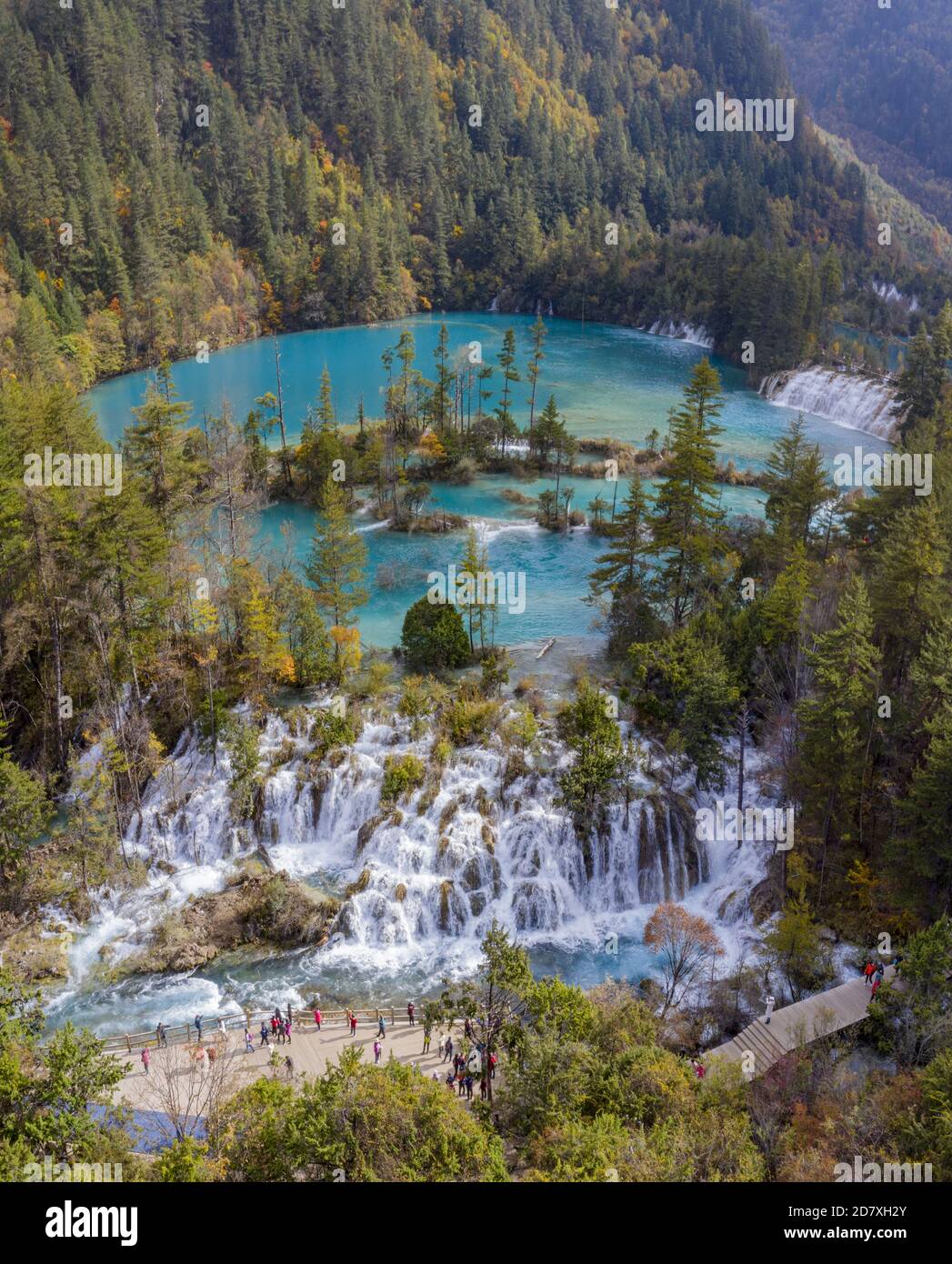 Aba, China. 25th Oct, 2020. The beauty of Jiuzhaigou valley in autumn ...