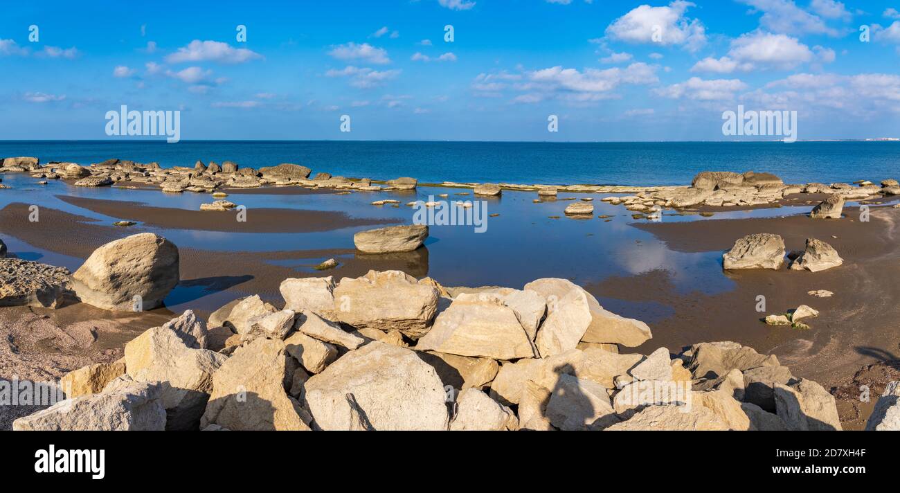 Wide angle travel tropical shore hi-res stock photography and images ...