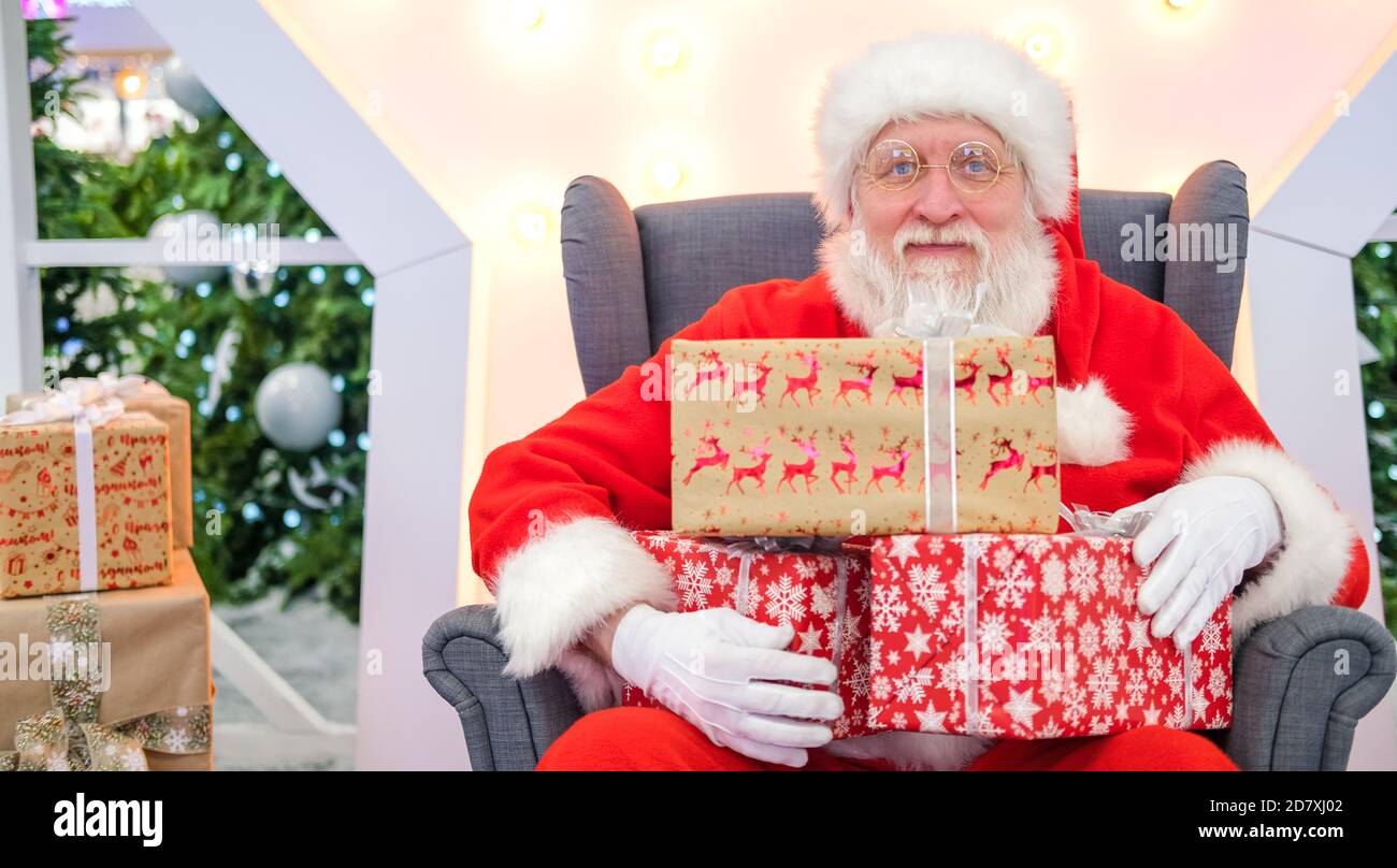 Authentic santa hi-res stock photography and images - Alamy