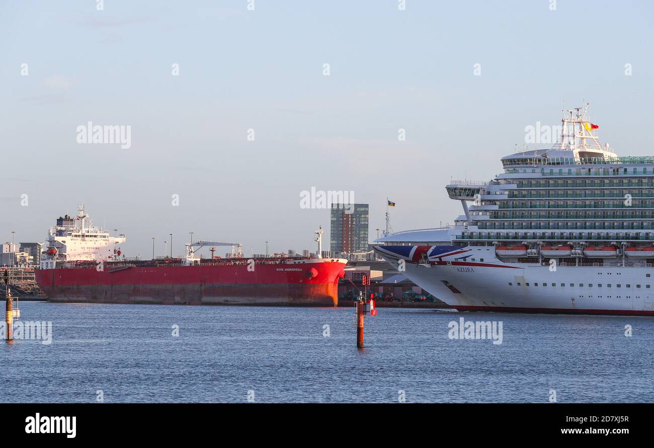 Nave andromeda hi-res stock photography and images - Alamy