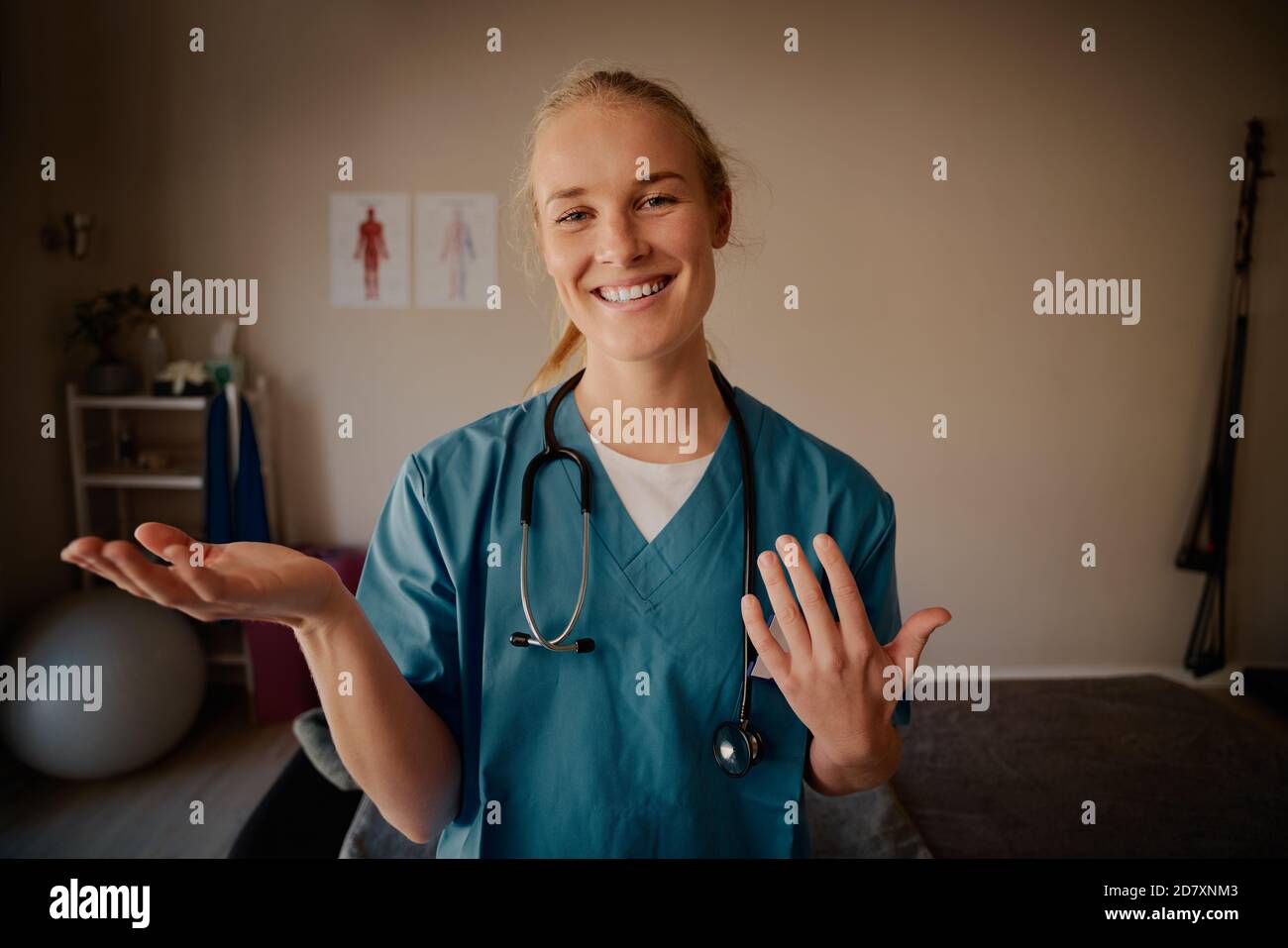 Doctor giving instructions nurse hi-res stock photography and images ...