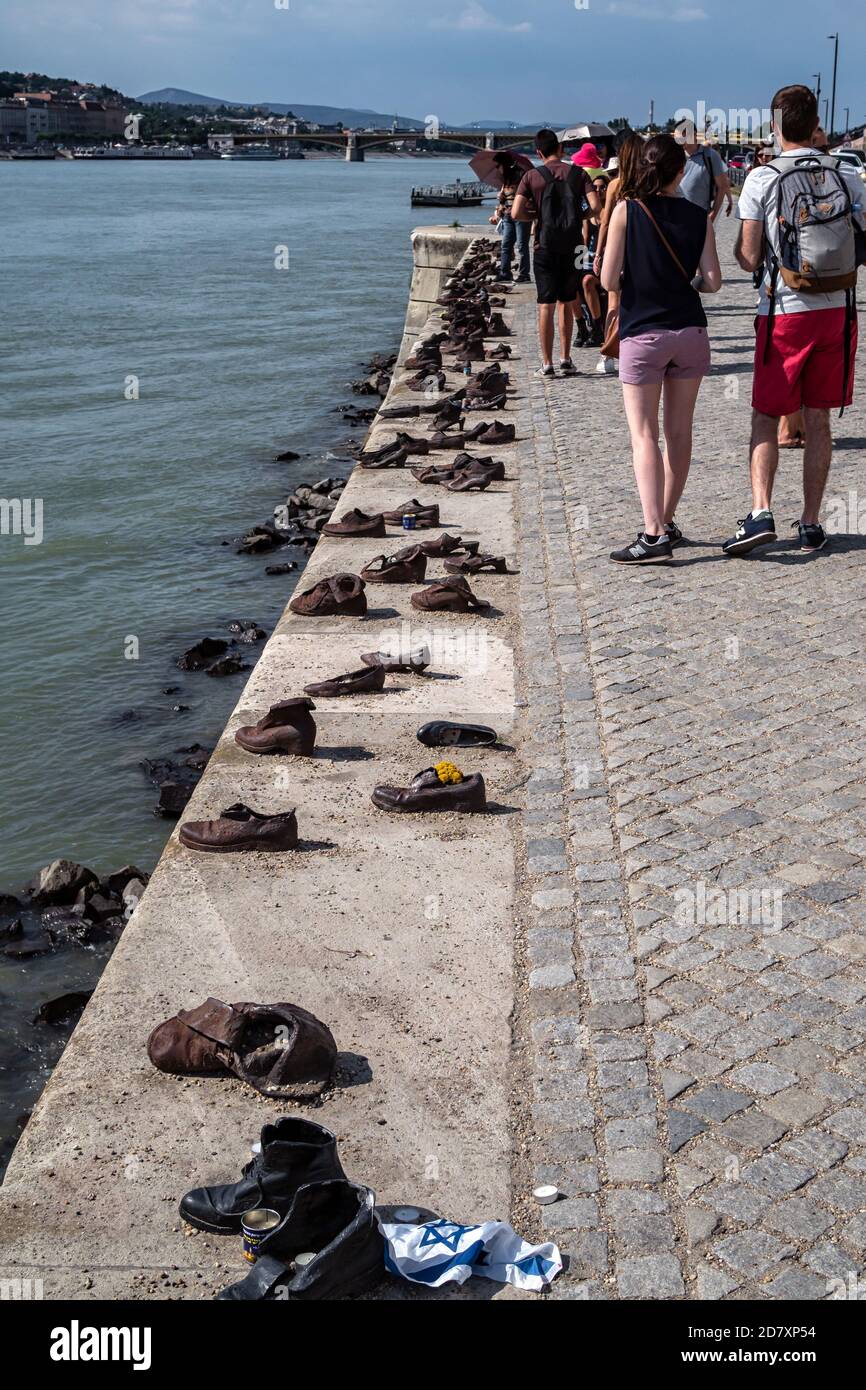 Danube bank memorial hi-res stock photography and images - Alamy