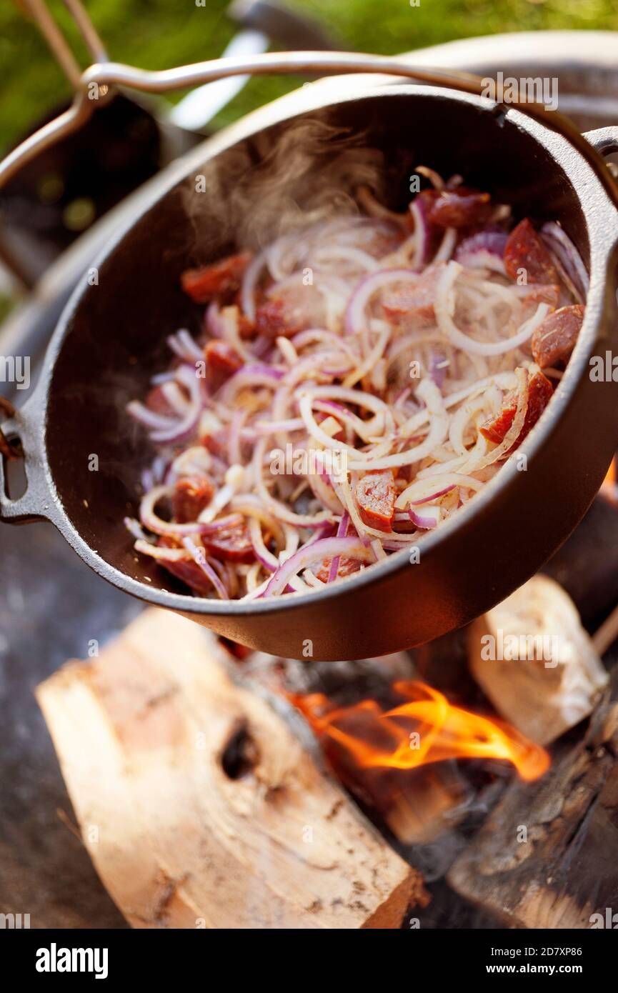Dutch oven over fire hi-res stock photography and images - Alamy