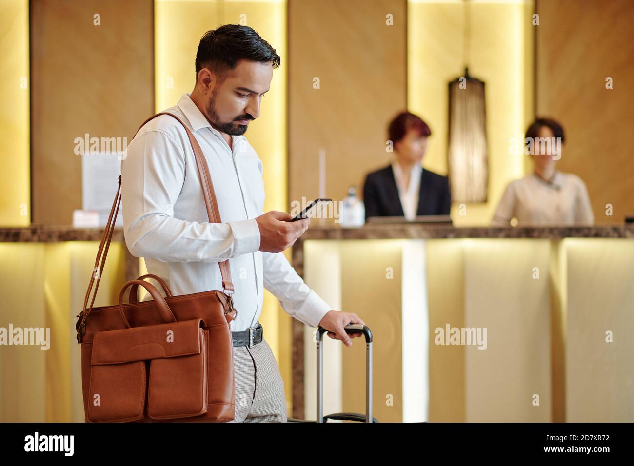 Hotel guest ordering taxi Stock Photo - Alamy