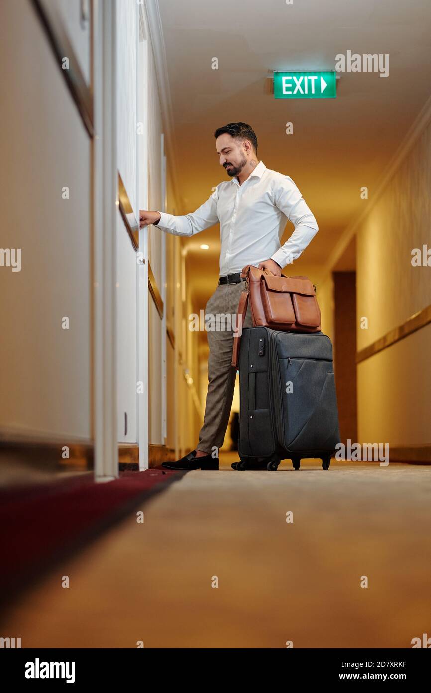 Hotel guest entering room Stock Photo - Alamy
