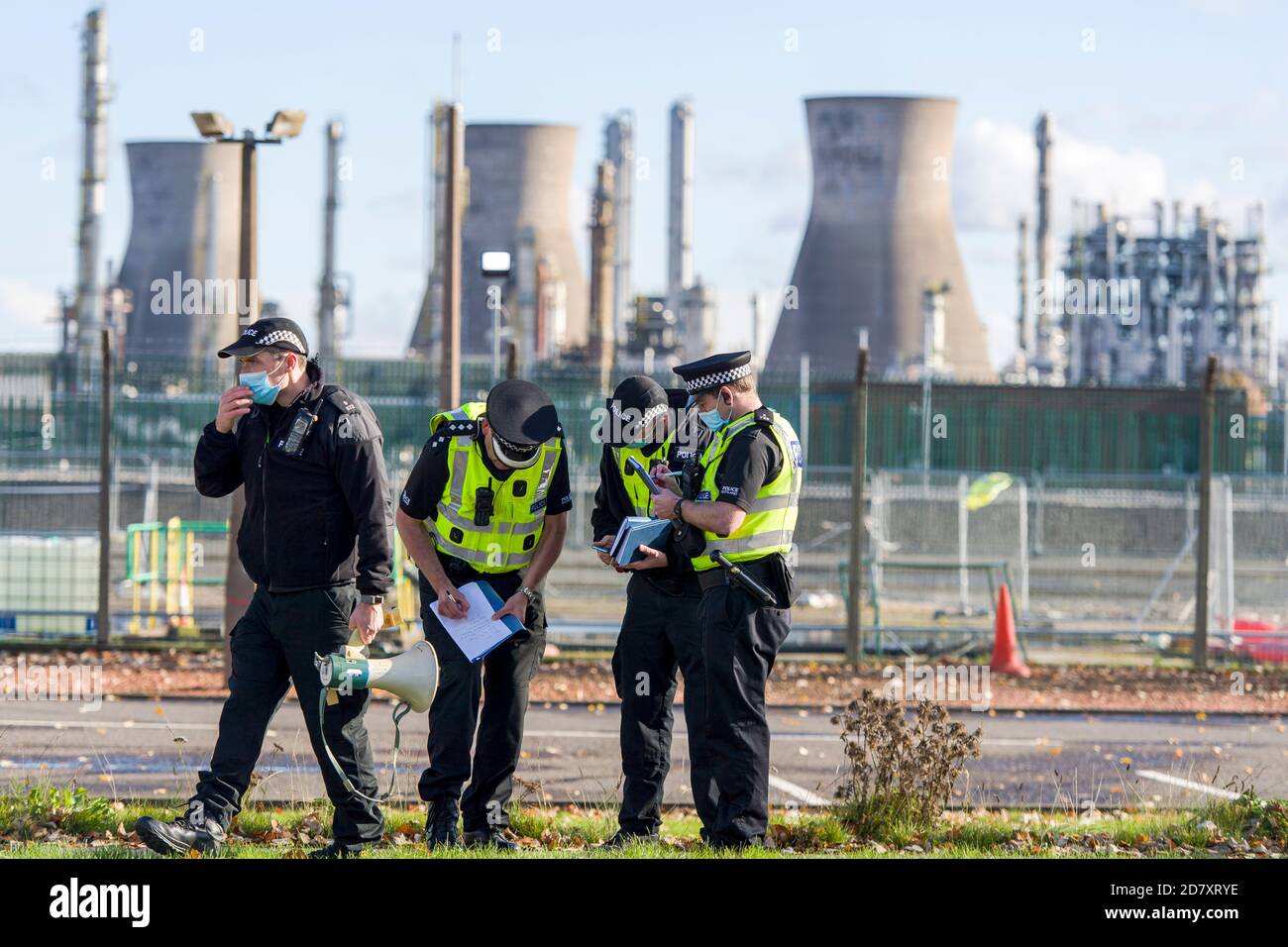 Police make decisions on how to remove Extinction Rebellion protesters ...