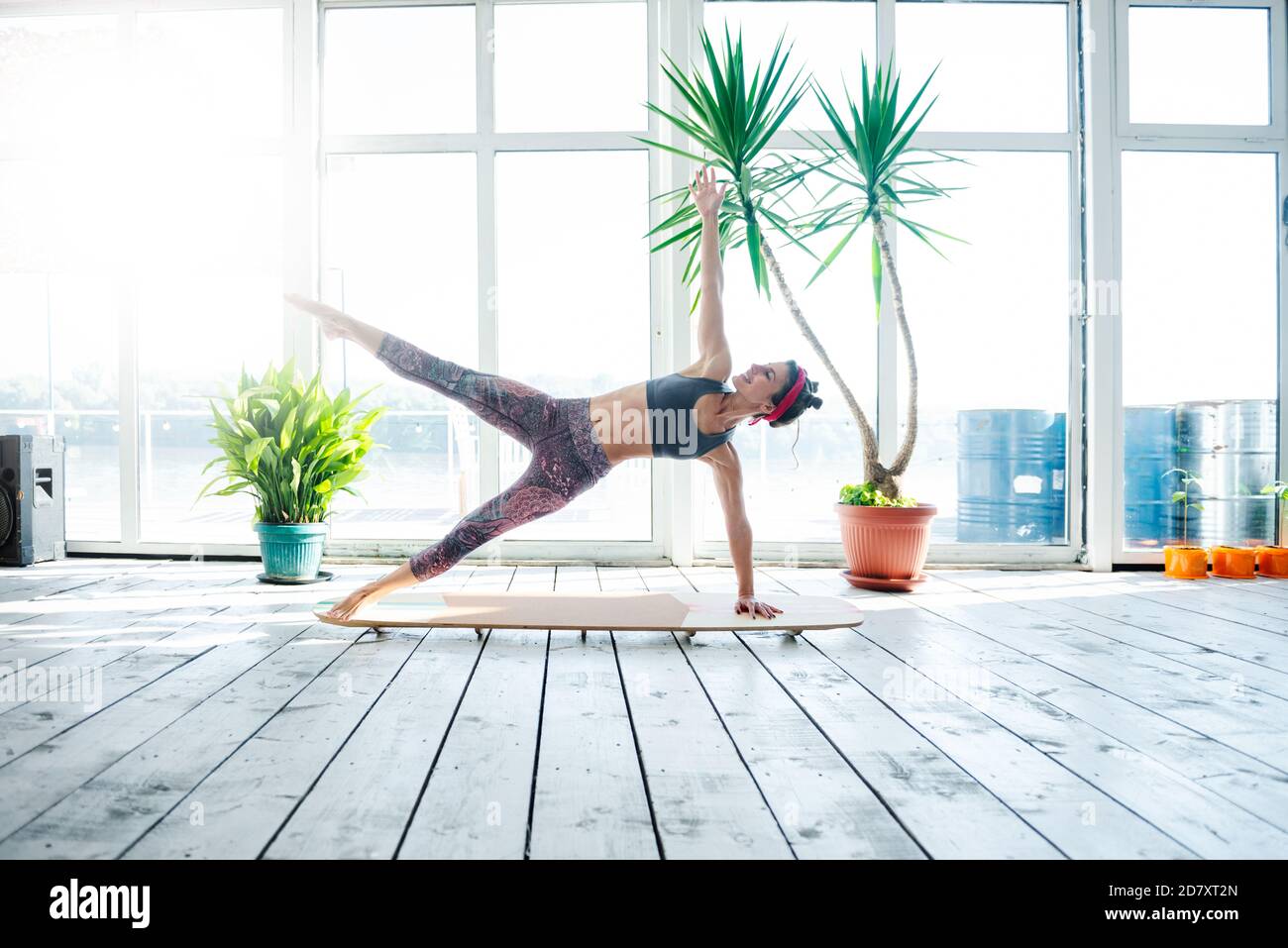 Side plank pose hi-res stock photography and images - Alamy