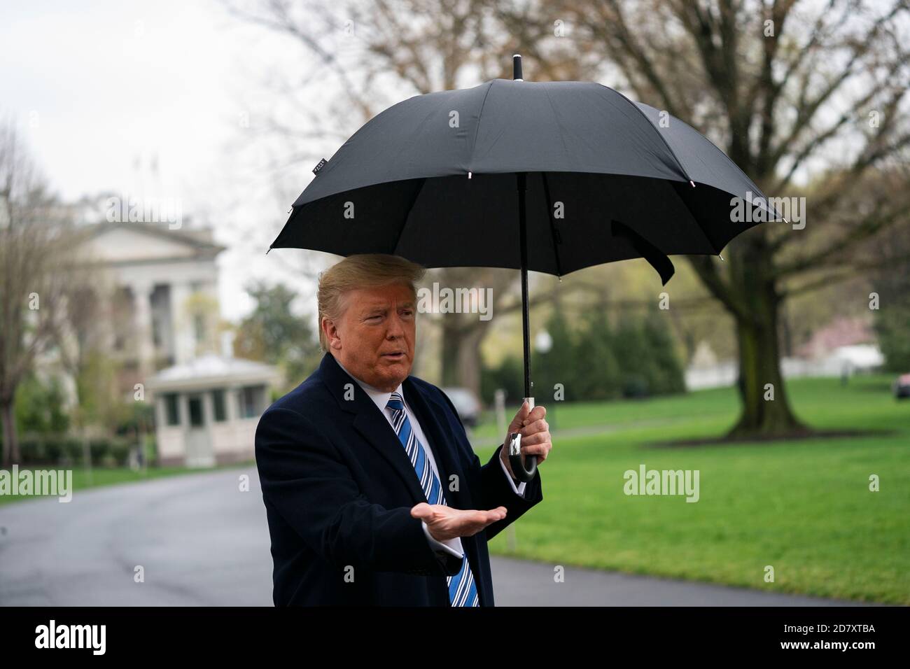 Donald trump holding an umbrella hi-res stock photography and images ...