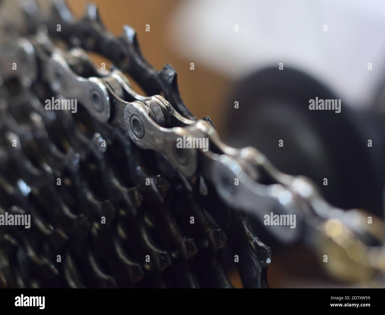 Close up of bicycle chain & casette Stock Photo - Alamy