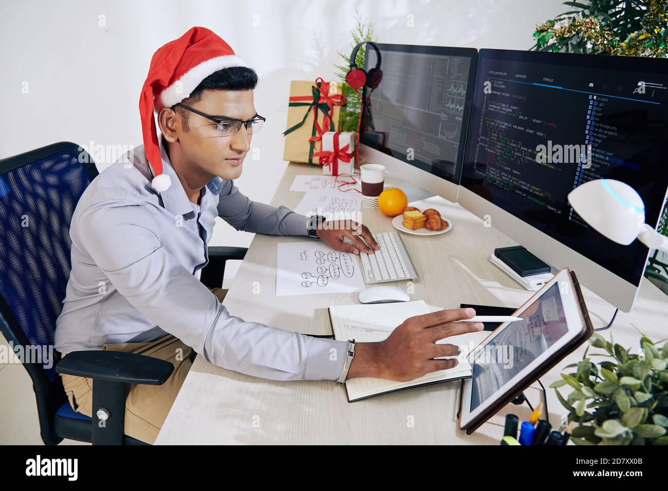 Male asian programmer tablet hi-res stock photography and images - Alamy
