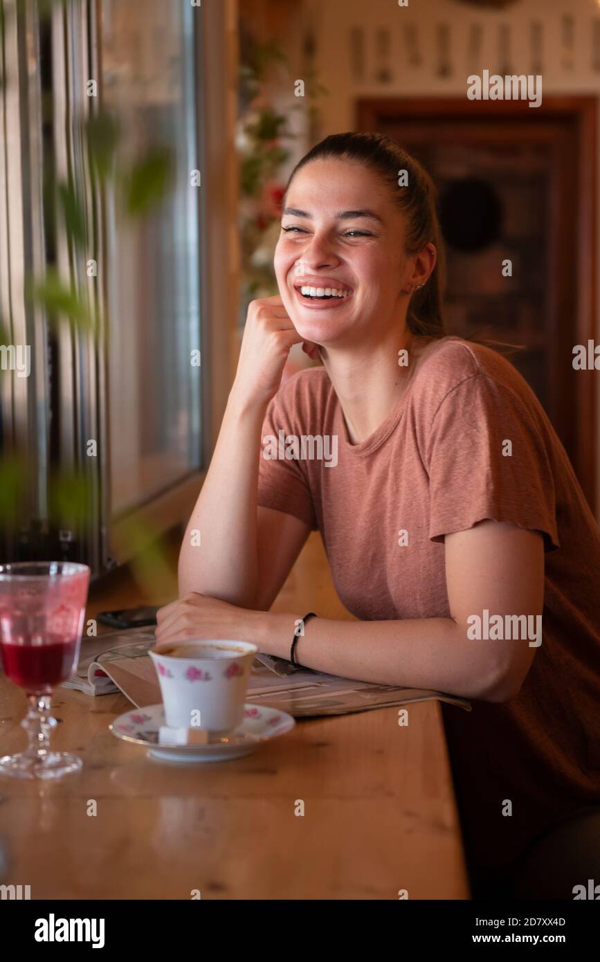Woman coffee shop read hi-res stock photography and images - Alamy