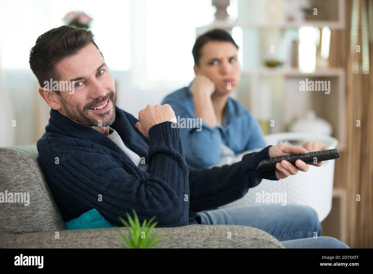 Two men watching tv rear view hi-res stock photography and images - Alamy