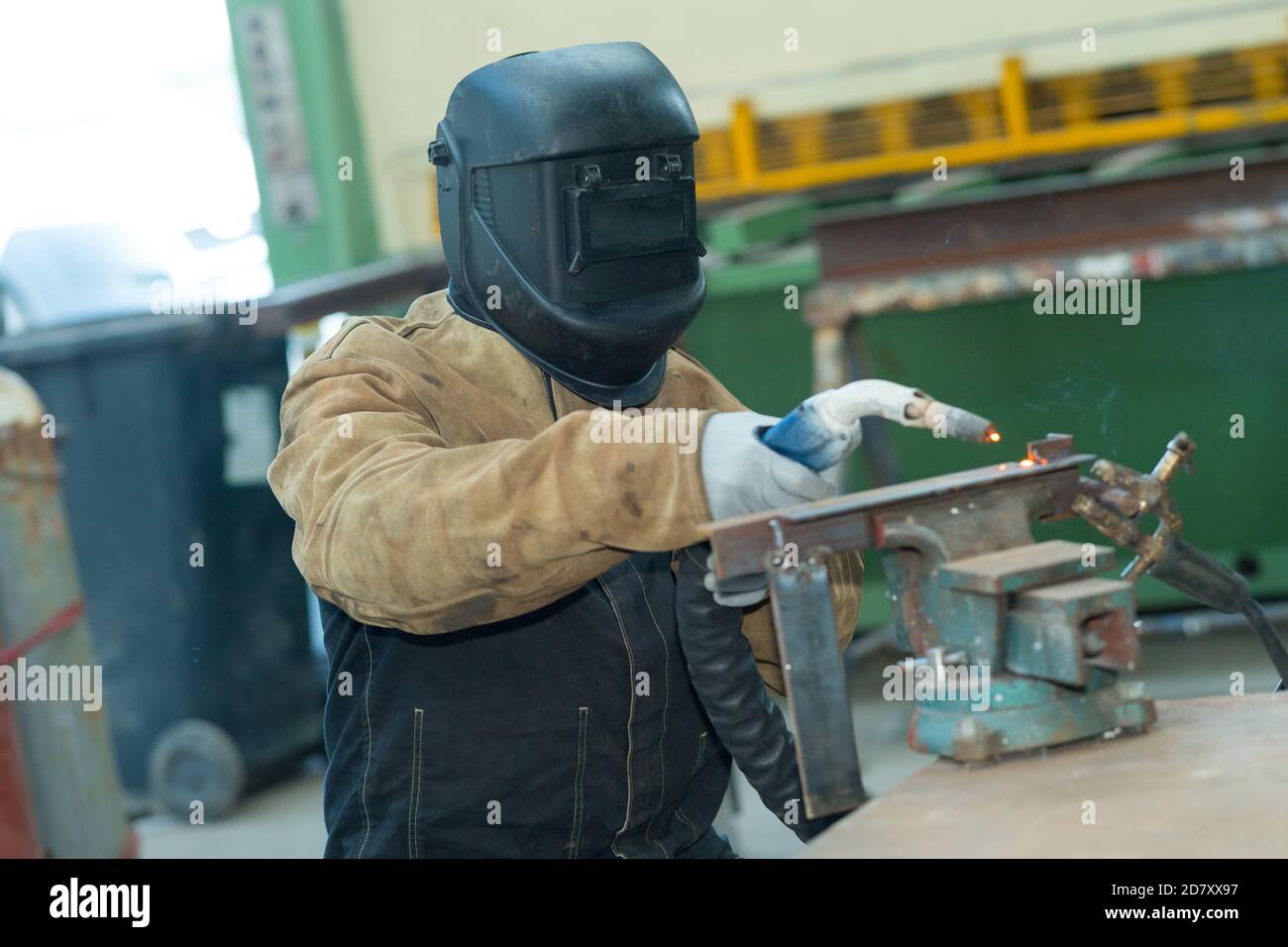 portrait of welder at work Stock Photo - Alamy