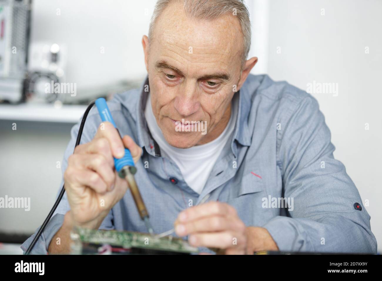 Male tech repairs electronic equipment hi-res stock photography and ...