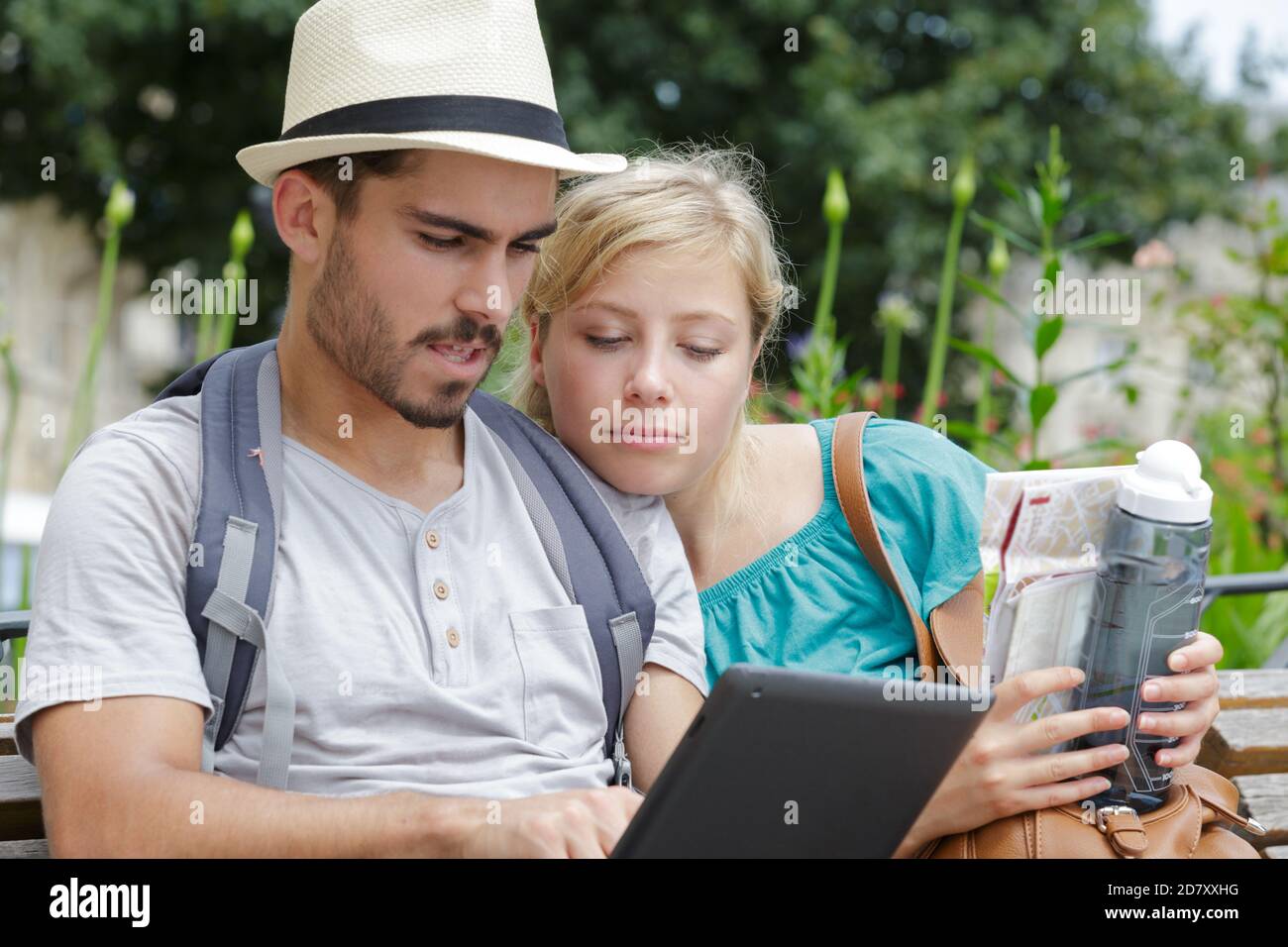 couple sitting on a bench Stock Photo - Alamy