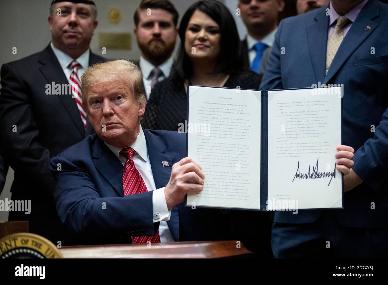 Signed executive order hi-res stock photography and images - Alamy