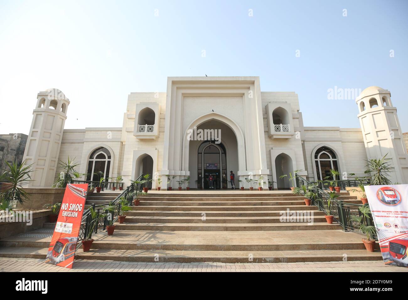Lahore. 26th Oct, 2020. Photo taken on Oct. 26, 2020 shows a subway ...