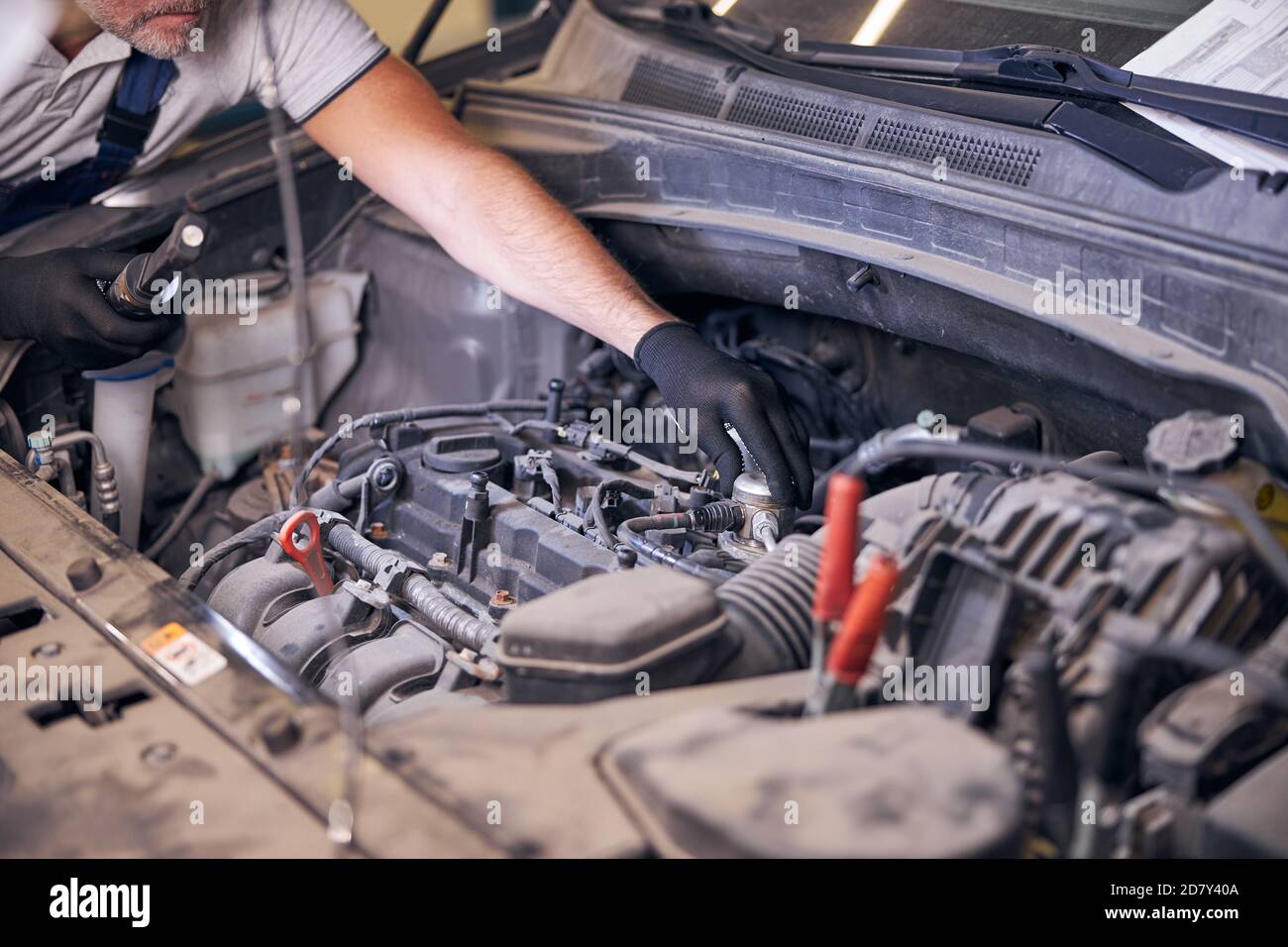 Auto mechanic fixing car engine at service station Stock Photo - Alamy