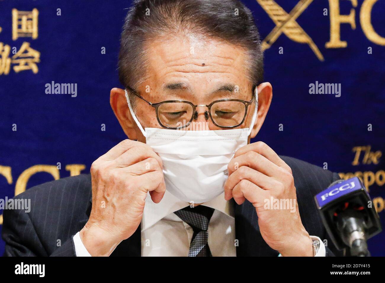 Tokyo, Japan. 26th Oct, 2020. Hitoshi Watanabe Chairman of Watanabe Promotion wears a face mask ...