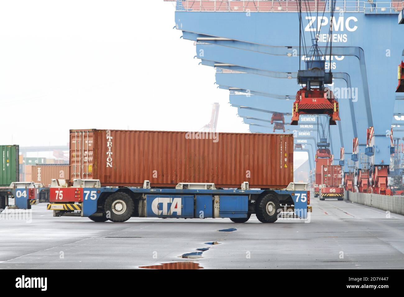 Cranes and automatic container transport system at HHLA Container ...