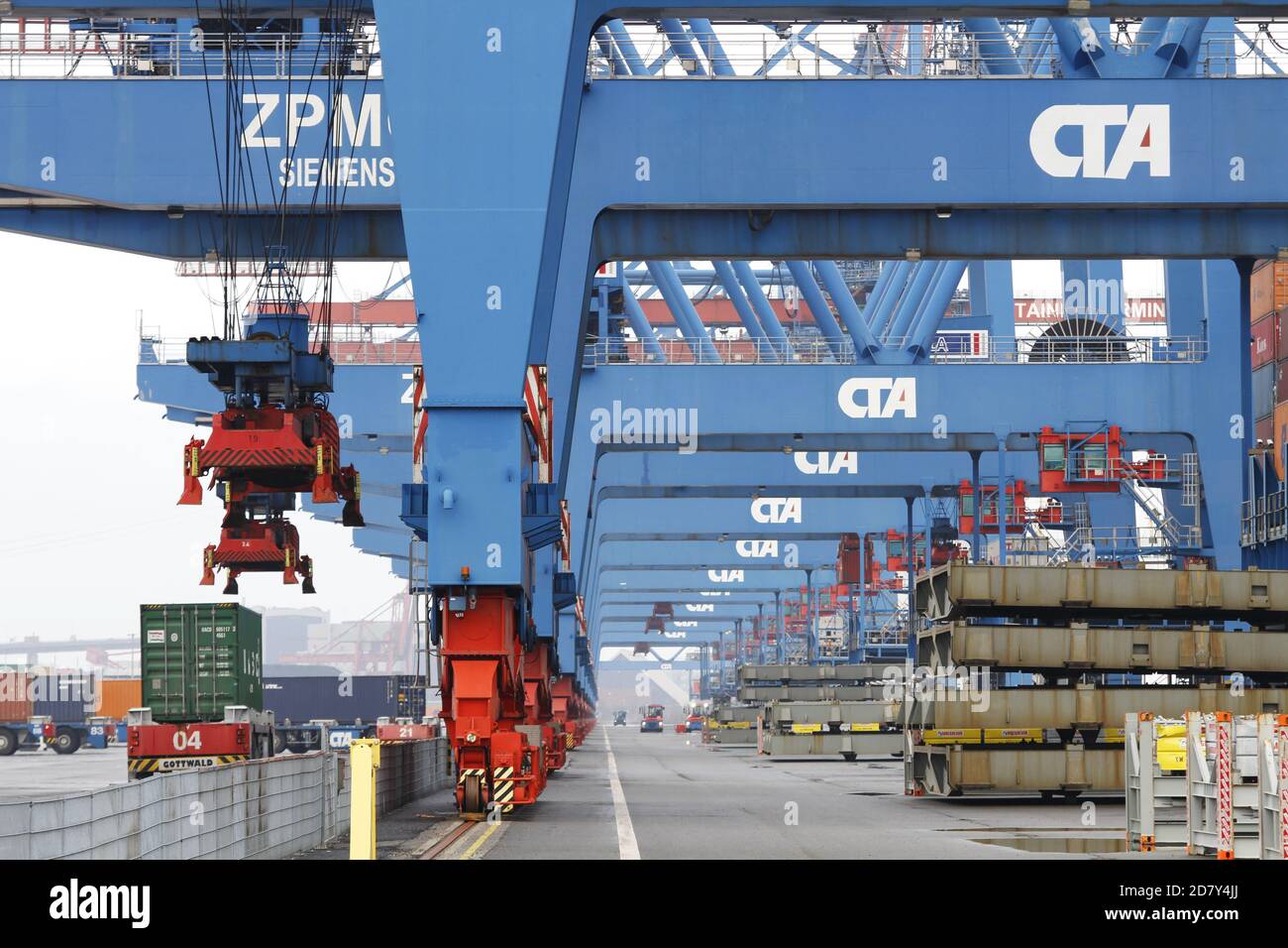 Cranes and automatic container transport system at HHLA Container ...