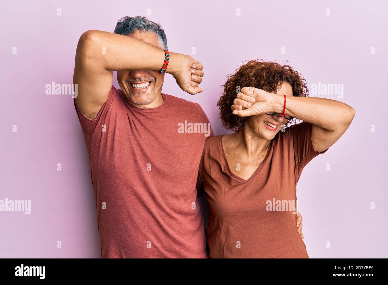Peek a boo peekaboo peeking hi-res stock photography and images - Alamy