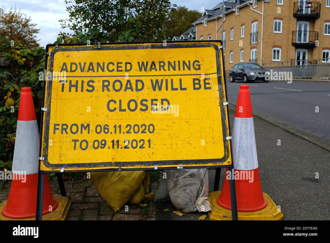 Road closure sign in Bedfordshire , England Stock Photo - Alamy