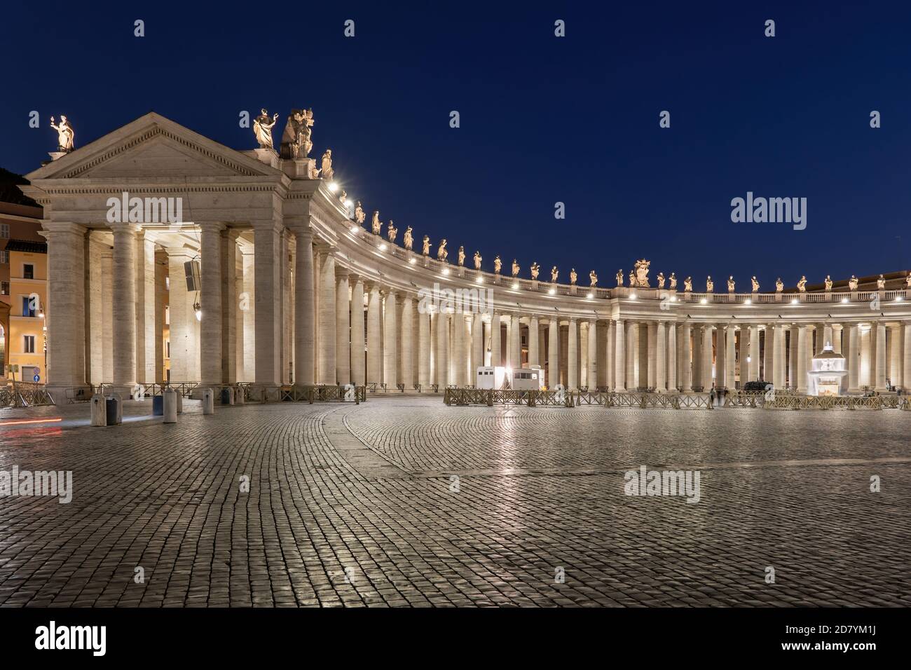 Famous monumental columns hi-res stock photography and images - Alamy